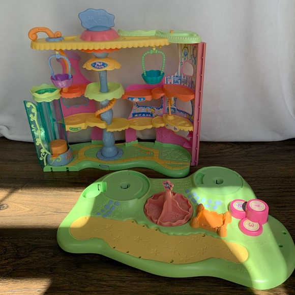 Littlest Pet Shop | Toys | Lot Of 2 Littlest Pet Shop Playsets Round ...